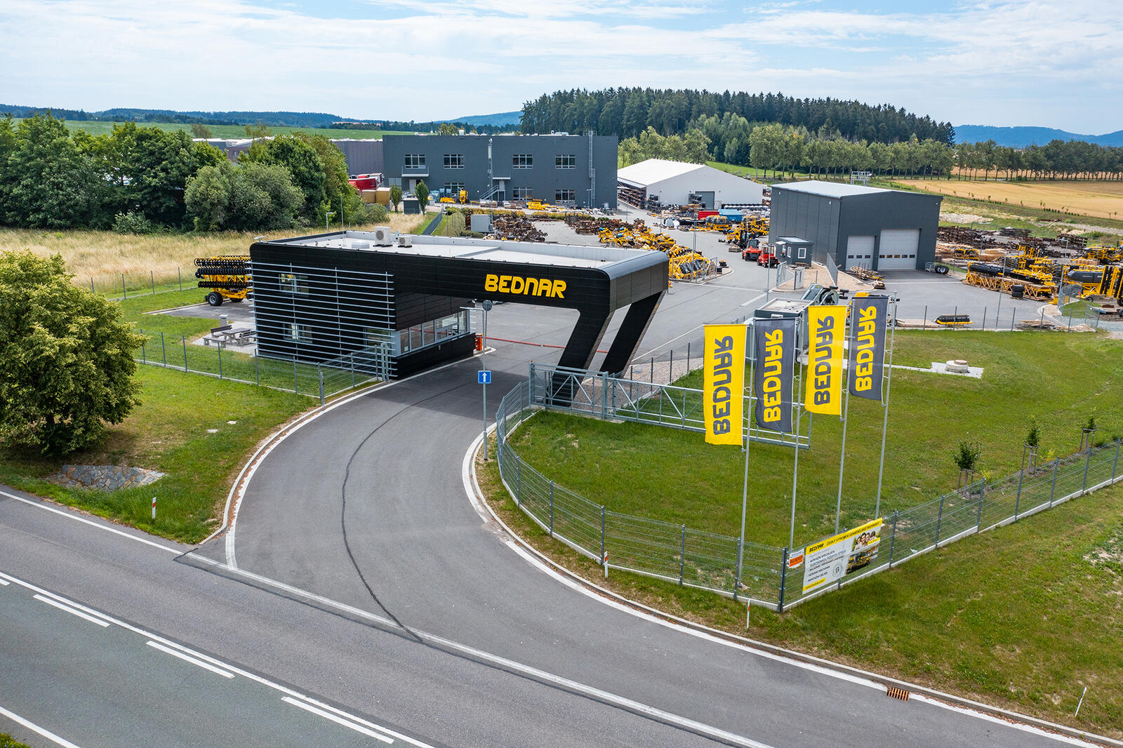 BEDNAR je výrobce zemědělské techniky | STROM PRAHA a.s.