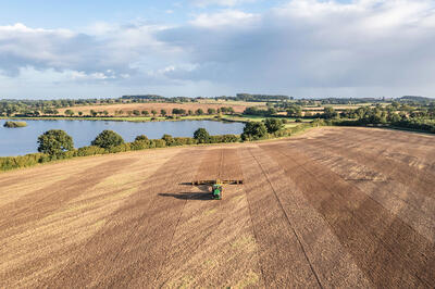 Velké traktory John Deere | STROM PRAHA a.s.