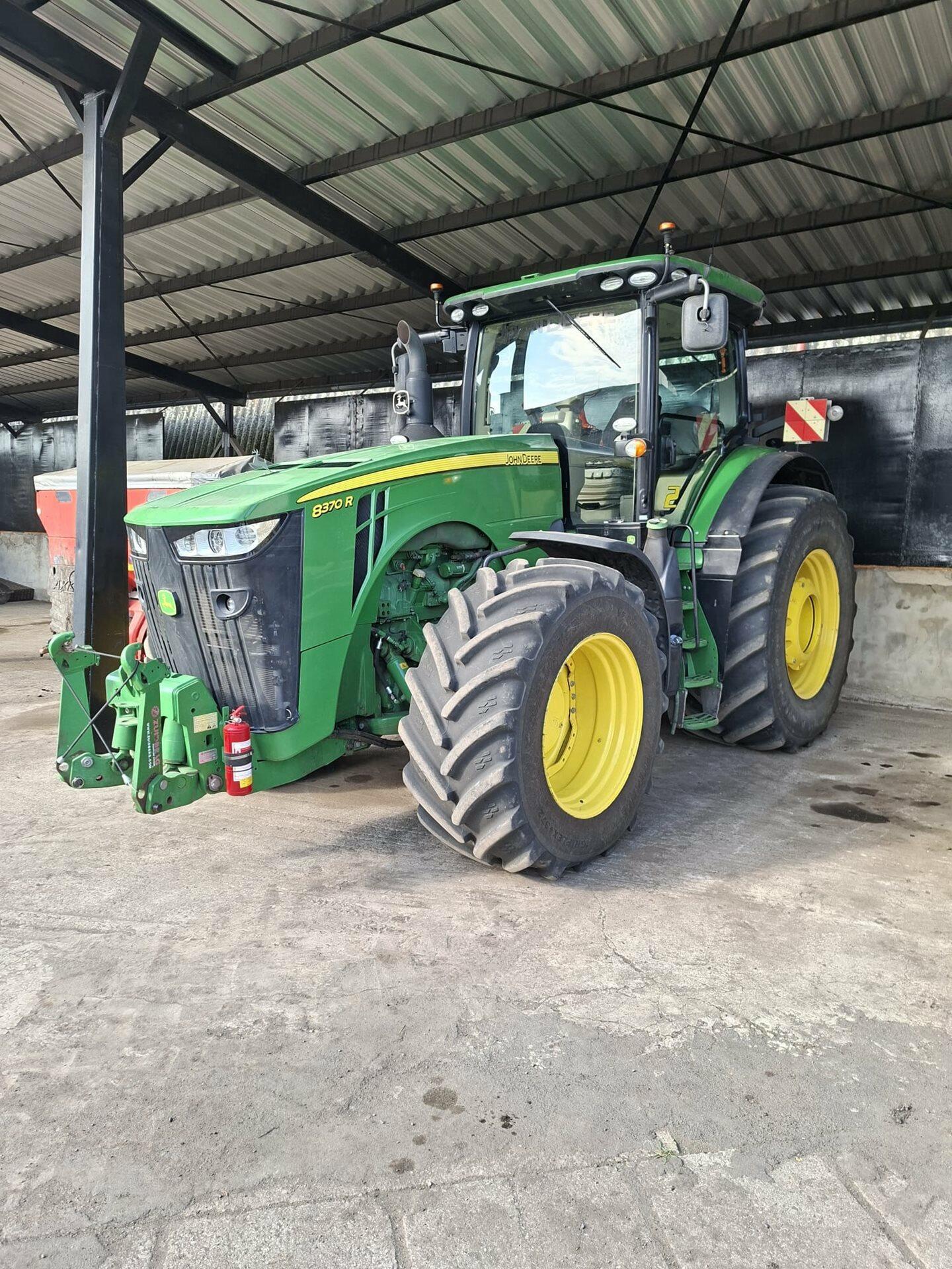Použitý KOLOVÝ TRAKTOR JOHN DEERE 8370R | STROM PRAHA a.s.