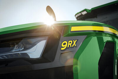 Velké traktory John Deere | STROM PRAHA a.s.