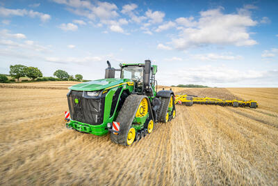 Velké traktory John Deere | STROM PRAHA a.s.