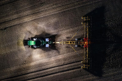 Velké traktory John Deere | STROM PRAHA a.s.