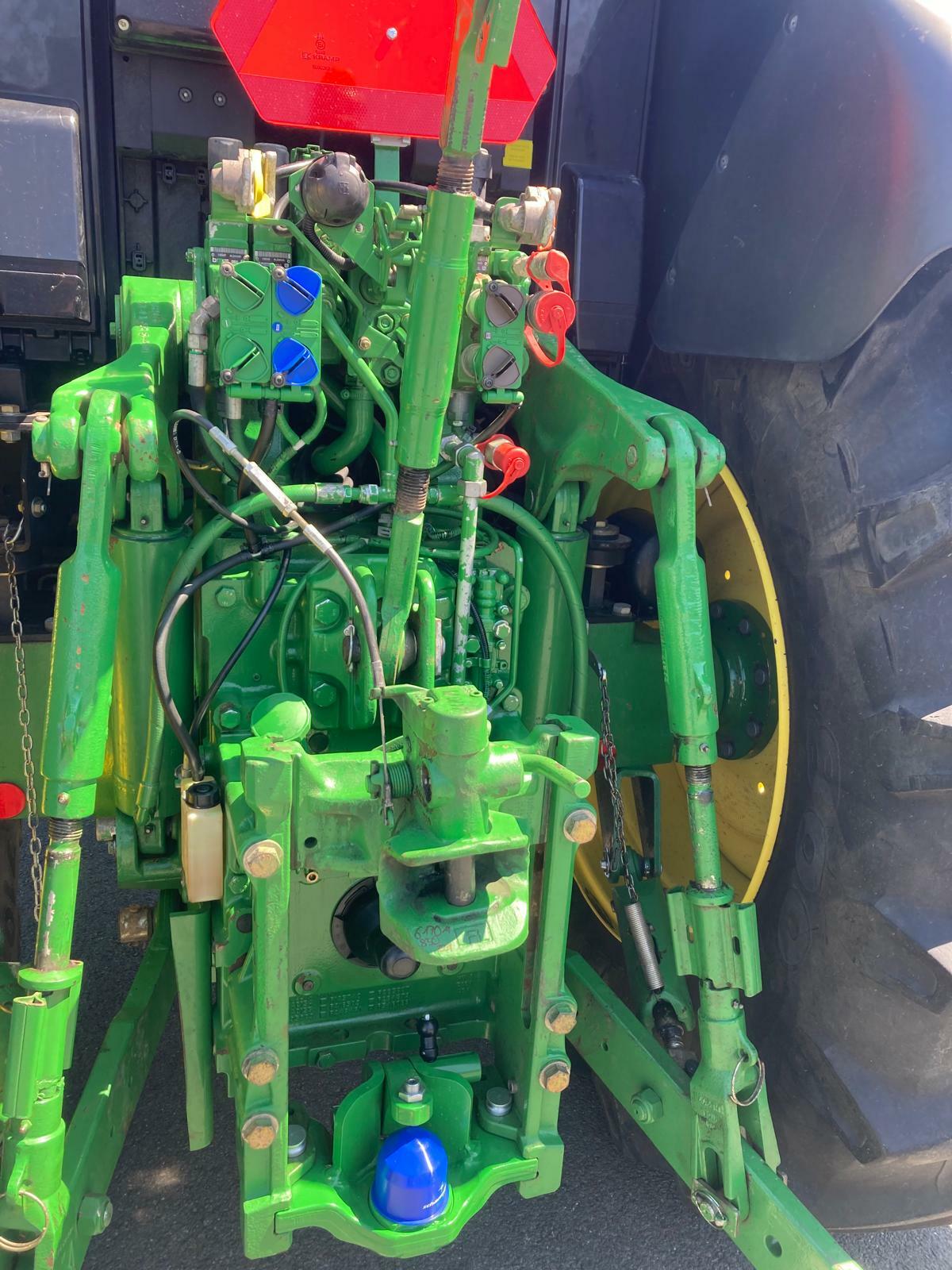 Kolový traktor John Deere 6170M | STROM PRAHA a.s.