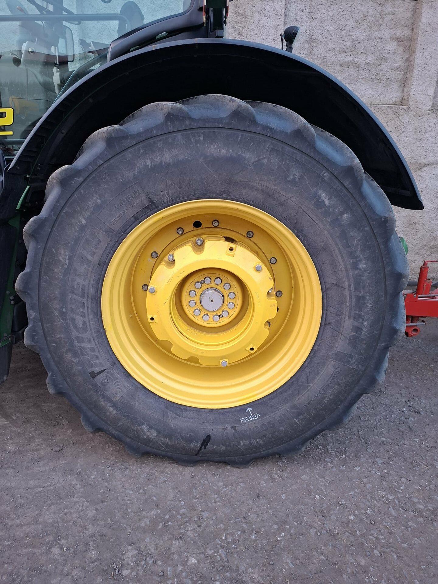 Použitý KOLOVÝ TRAKTOR JOHN DEERE 8370R | STROM PRAHA a.s.