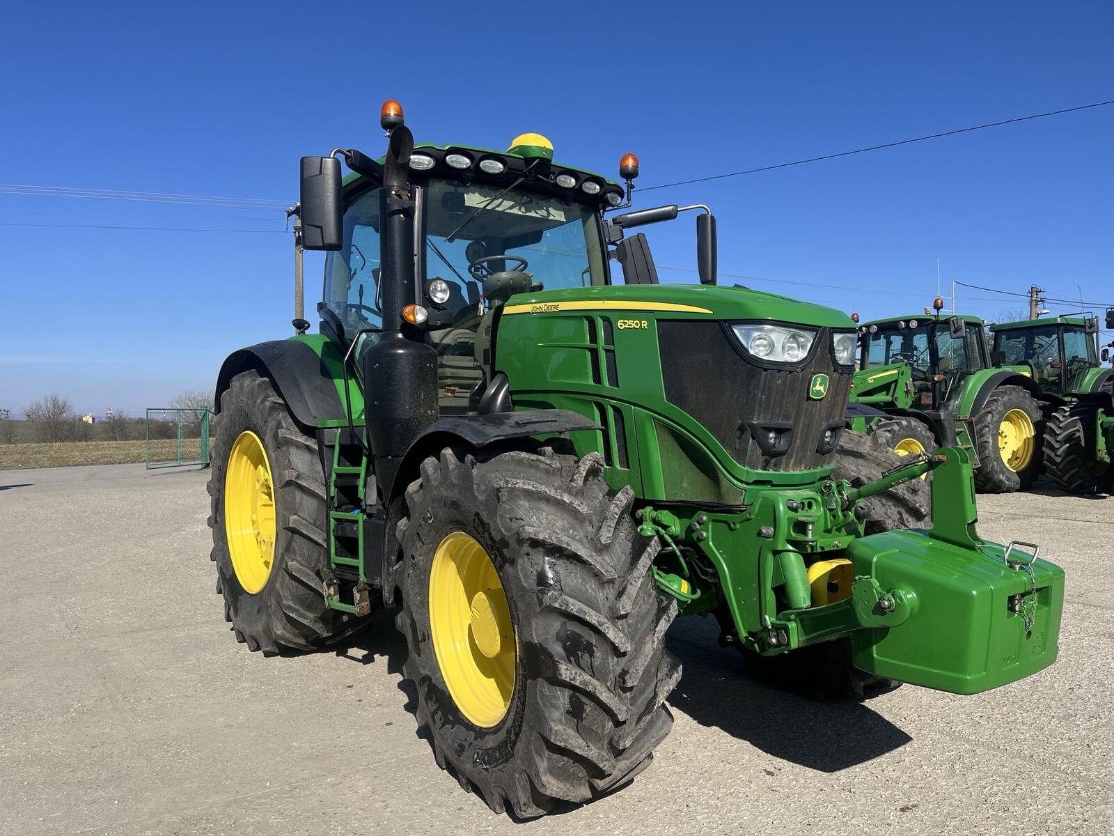 Použitý kolový traktor John Deere 6250R | STROM PRAHA a.s.