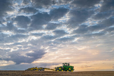 Velké traktory John Deere | STROM PRAHA a.s.