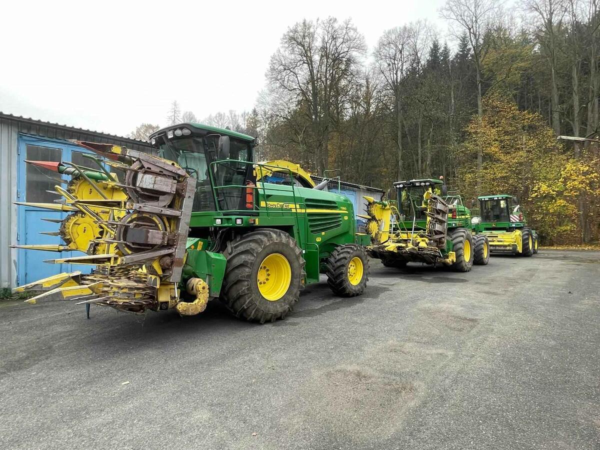 Samojízdná řezačka John Deere 7350 | STROM PRAHA a.s.