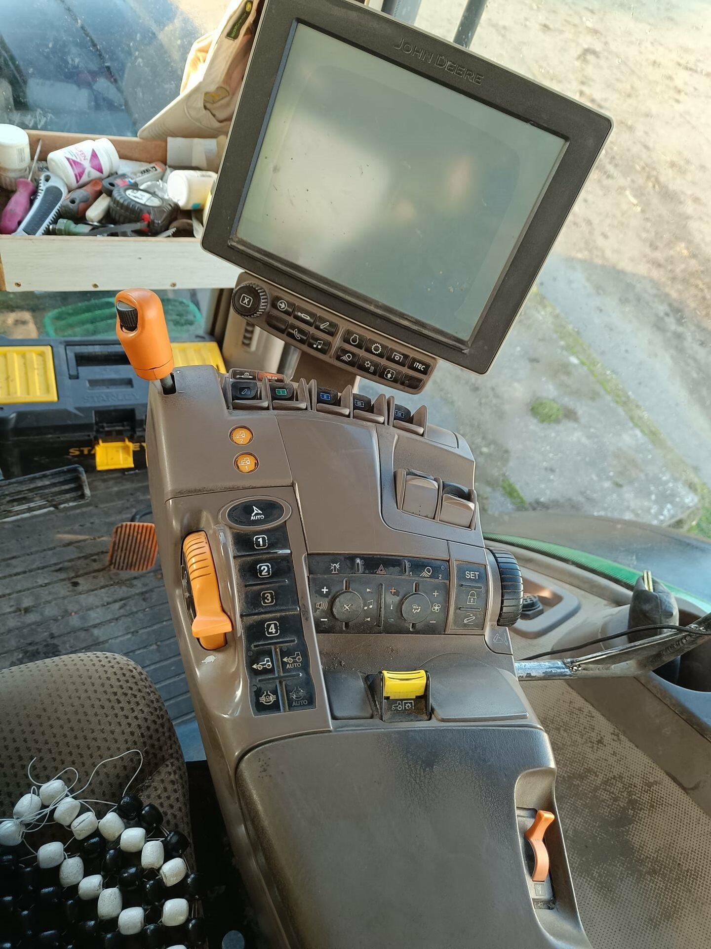 Použitý kolový traktor John Deere 7250R e23 | STROM PRAHA a.s.