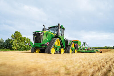 Velké traktory John Deere | STROM PRAHA a.s.