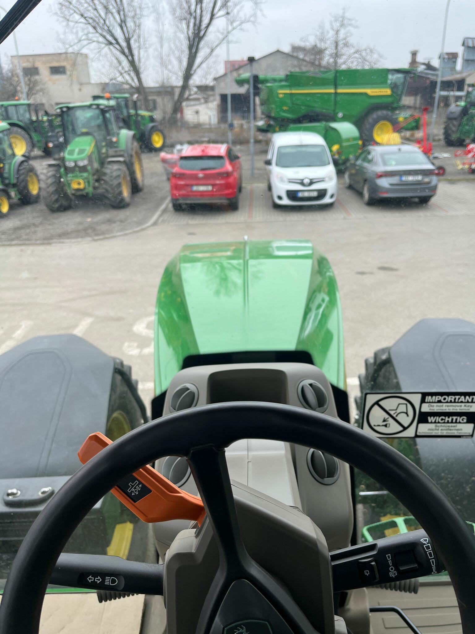 Použitý traktor John Deere 7R330 | STROM PRAHA a.s.