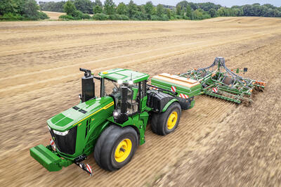Velké traktory John Deere | STROM PRAHA a.s.