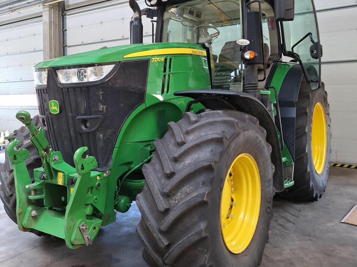 Kolový traktor John Deere 7270R | STROM PRAHA a.s.