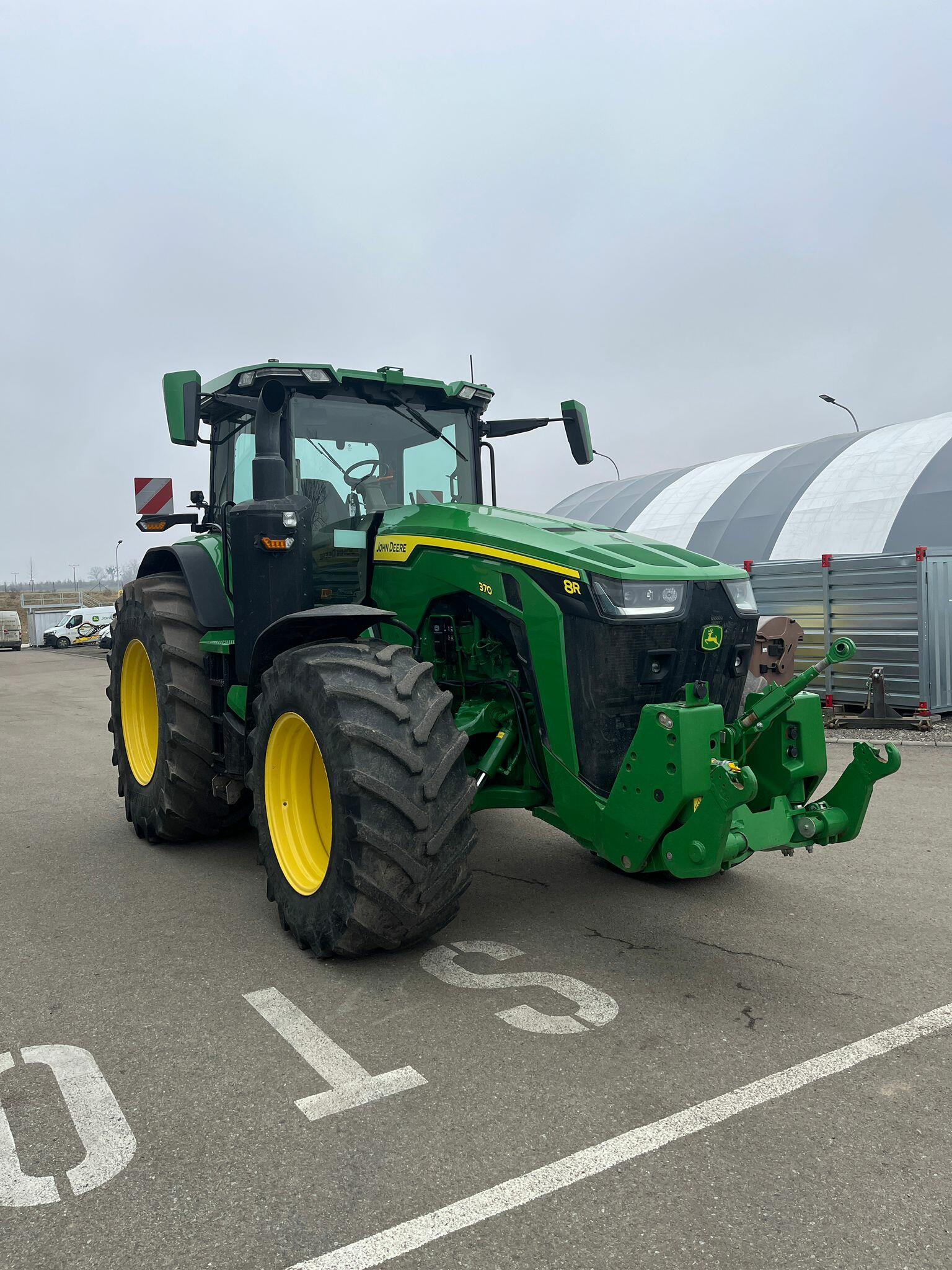 Použitý kolový traktor John Deere 8R370 platný PowerGard | STROM PRAHA a.s.
