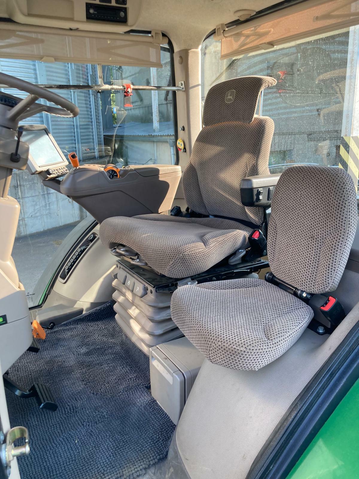 Kolový traktor John Deere 7250R | STROM PRAHA a.s.