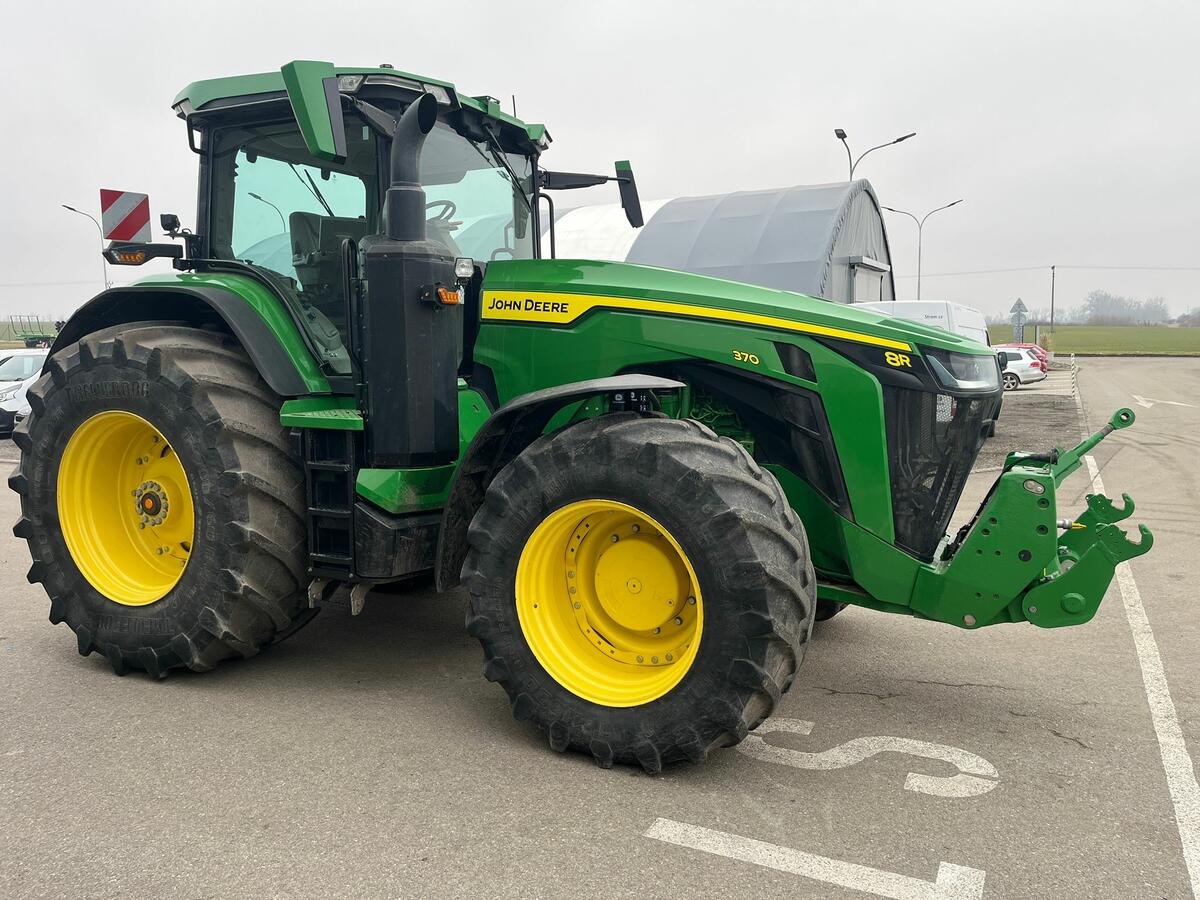 Použitý kolový traktor John Deere 8R370 platný PowerGard | STROM PRAHA a.s.