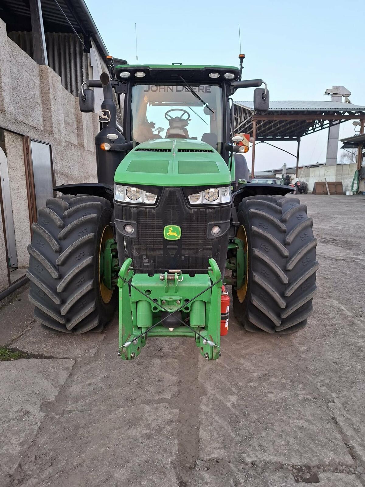 Použitý KOLOVÝ TRAKTOR JOHN DEERE 8370R | STROM PRAHA a.s.