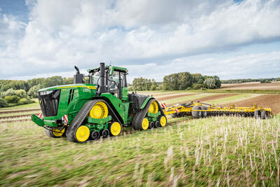 Velké traktory John Deere | STROM PRAHA a.s.