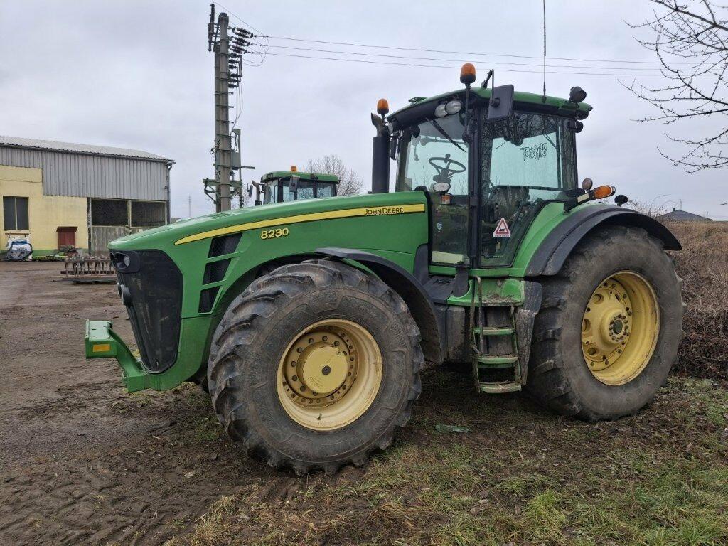 Použitý kolový traktor John Deere 8230 | STROM PRAHA a.s.